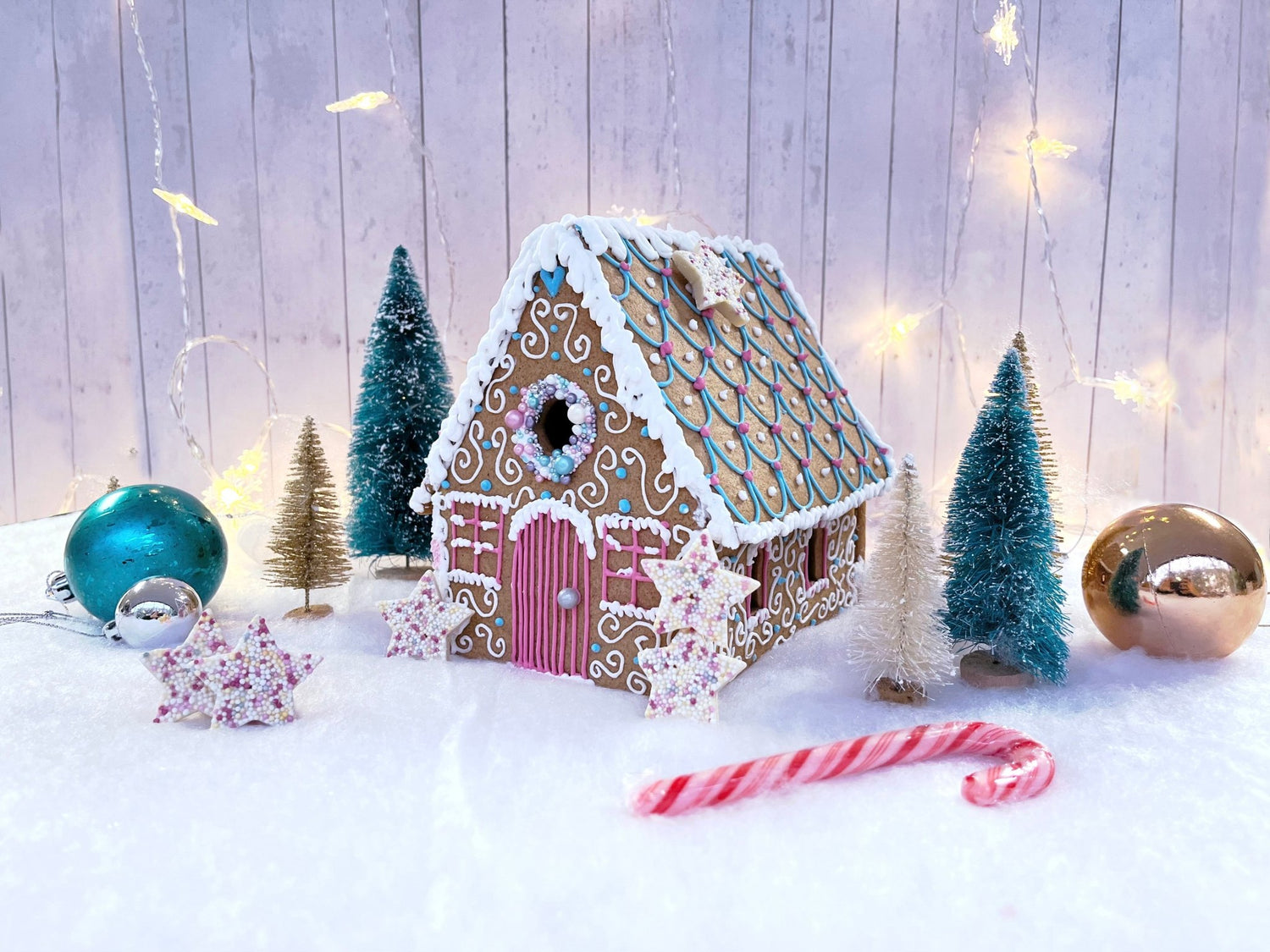 How to decorate your Gingerbread House! – Baked by Steph